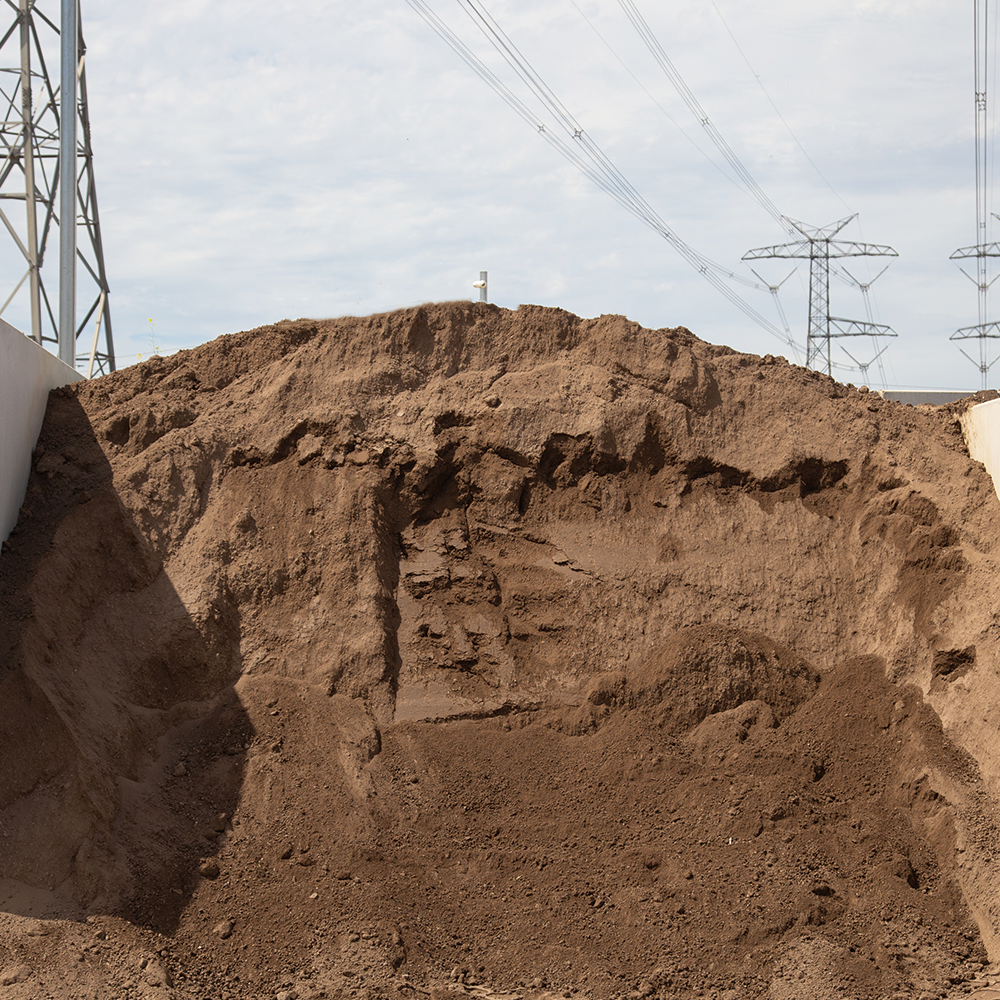 SCREENED TOPSOIL | Daisy's Garden Supplies